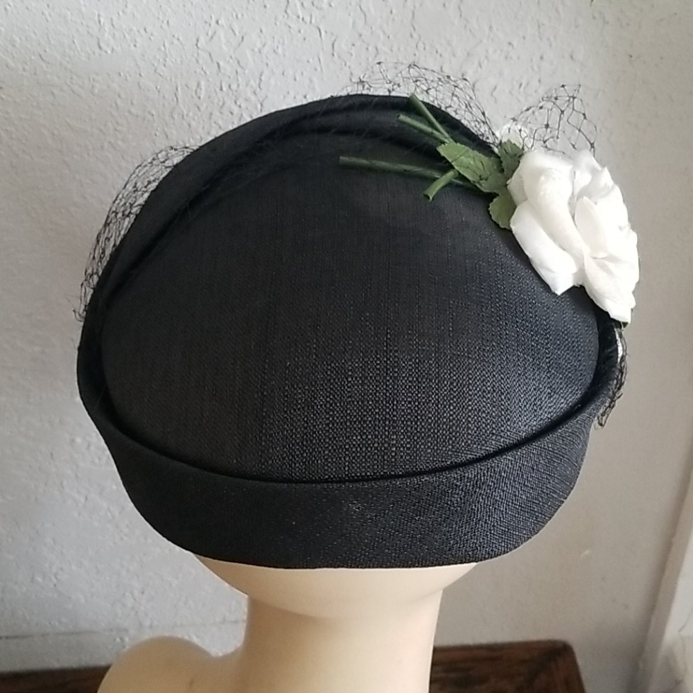 Capulet Vintage Beauty With Rose's And Rosettes - Gem